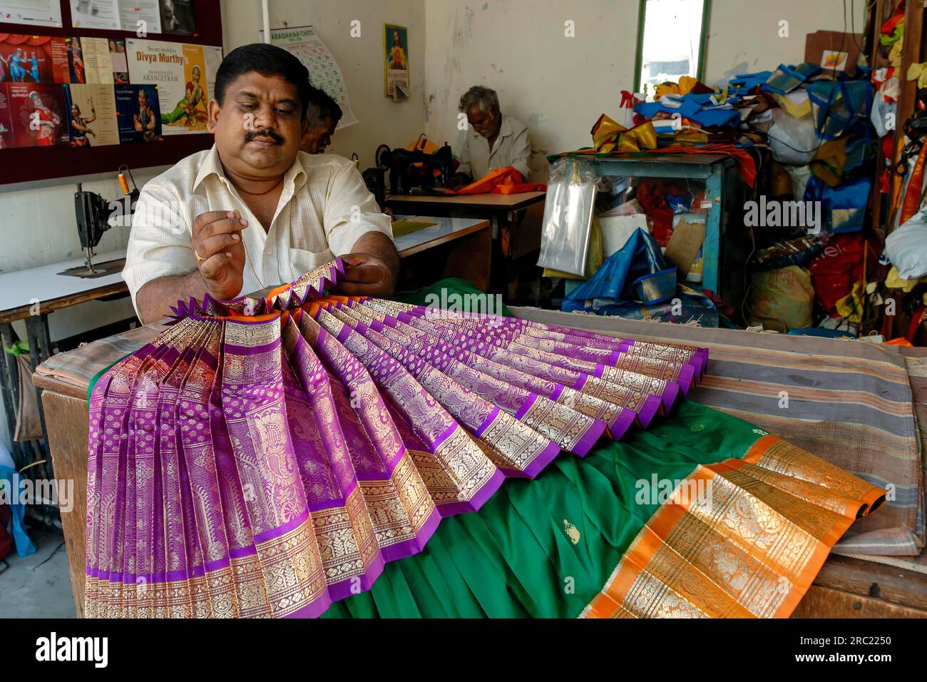 Bharat natyam costume hi-res stock photography and images - Alamy