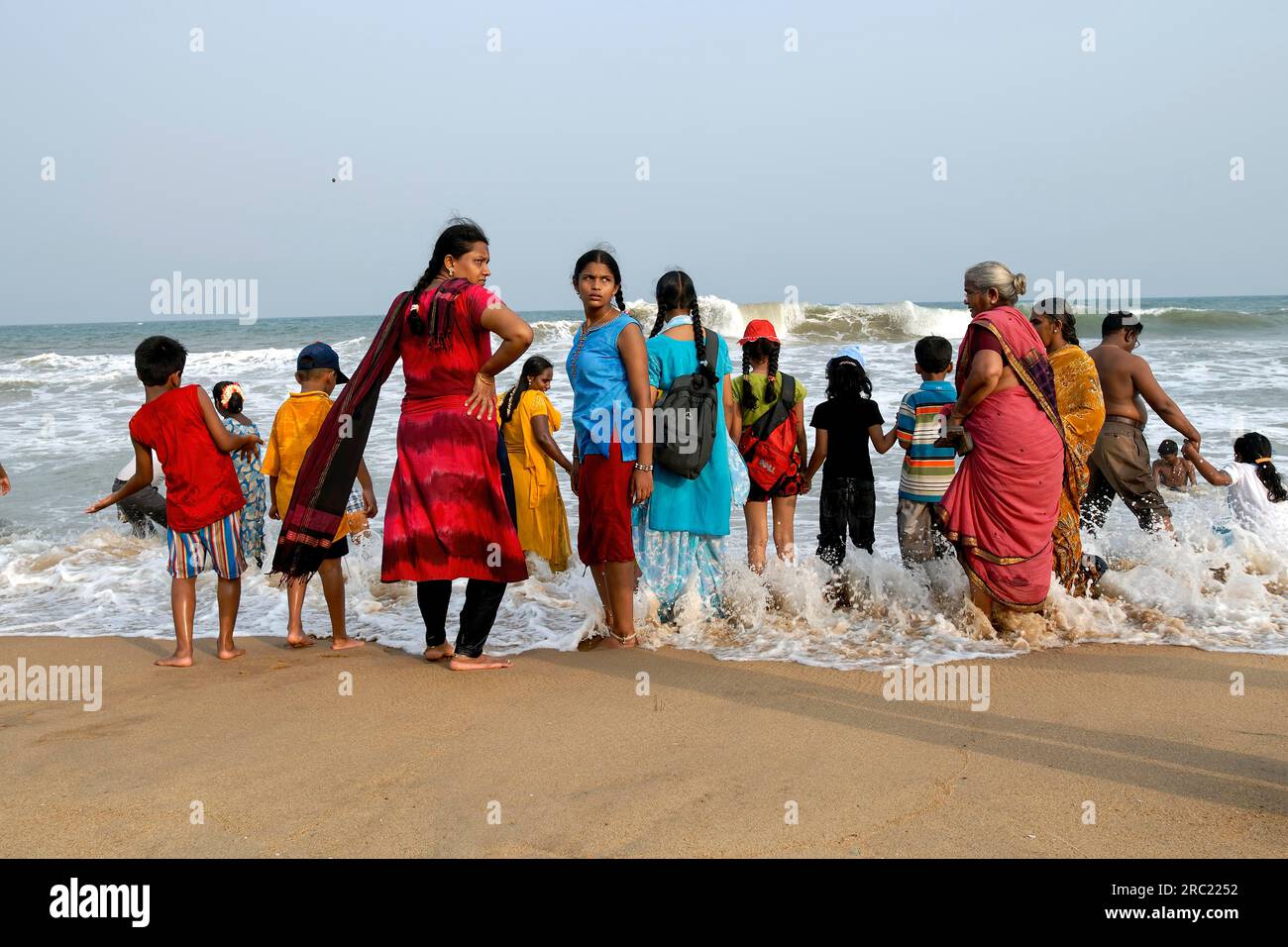 Beach of Mahabalipuram, Bay of Bengal in Mahabalipuram Mamallapuram ...
