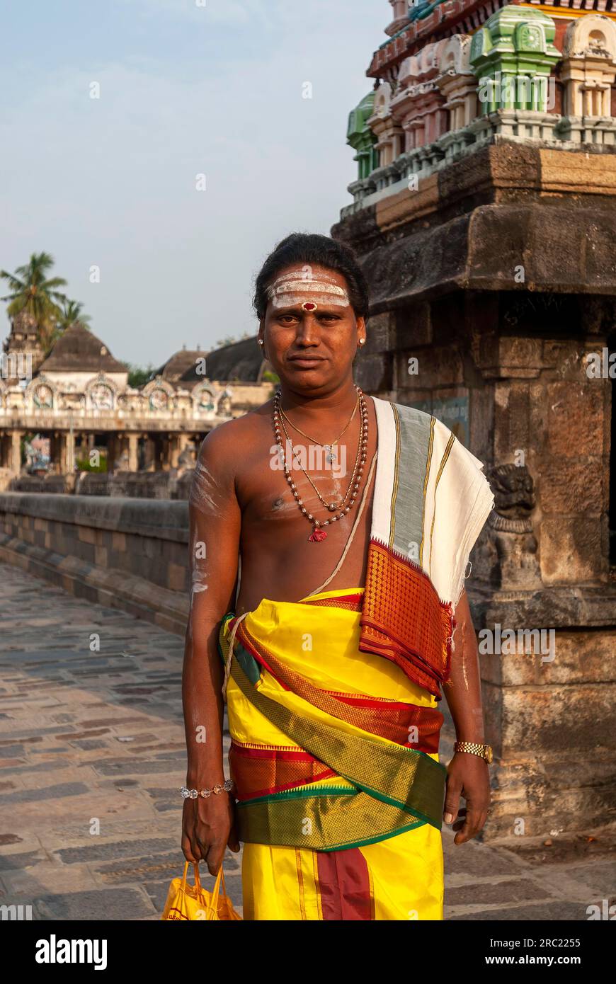 Priest standing in Thillai Nataraja temple in Chidambaram, Tamil Nadu ...