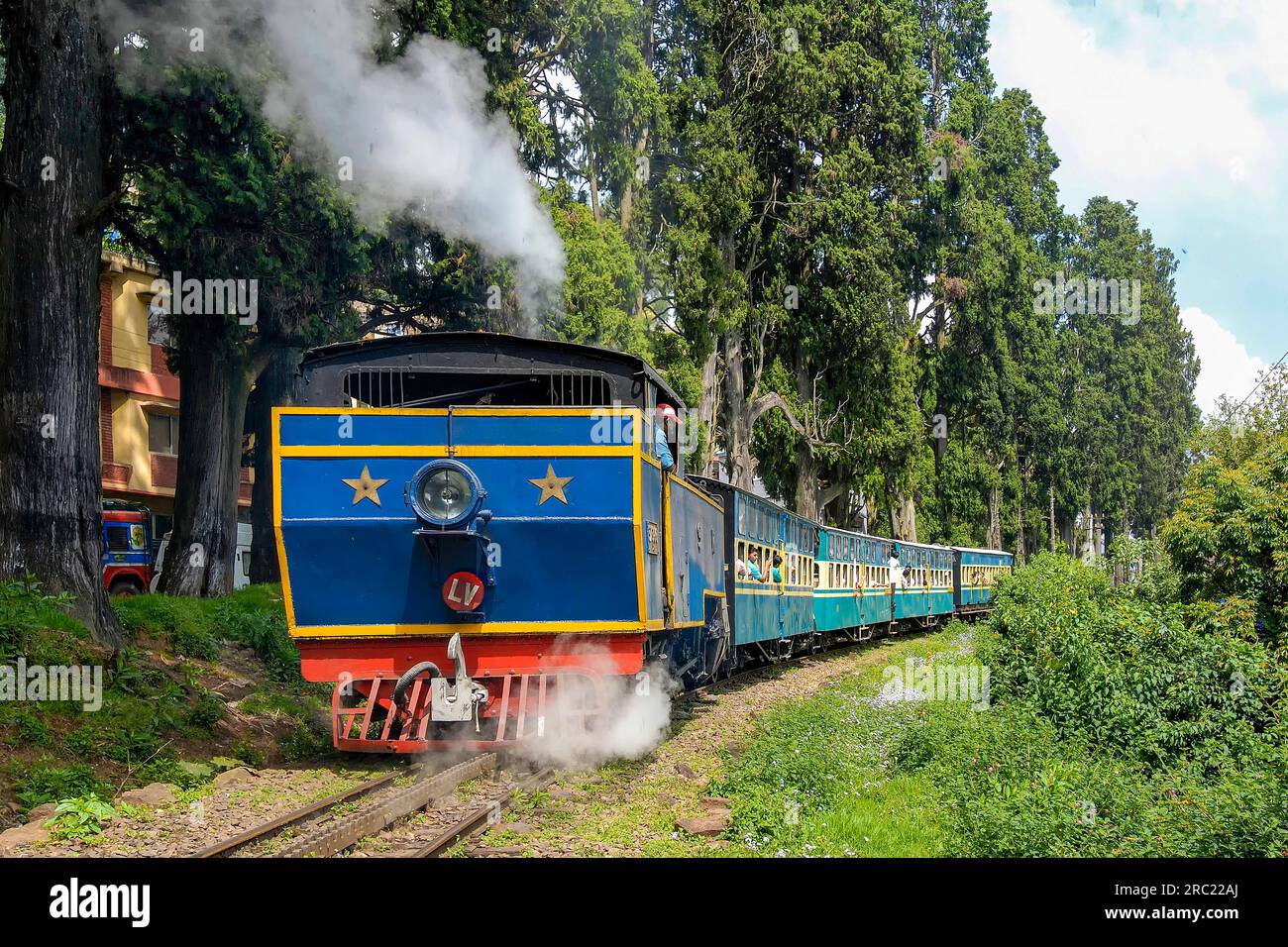 Exciting trip with Nilgiri Mountain Railway hill train from Ooty to Mettupalayam, Tamil Nadu ...