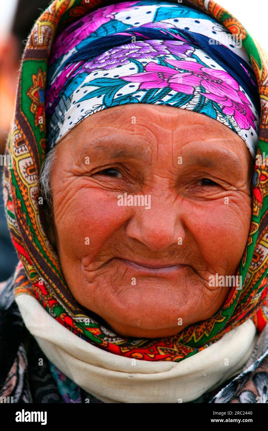 Old Uzbek woman with headscarf, Khiva, Uzbekistan Stock Photo - Alamy