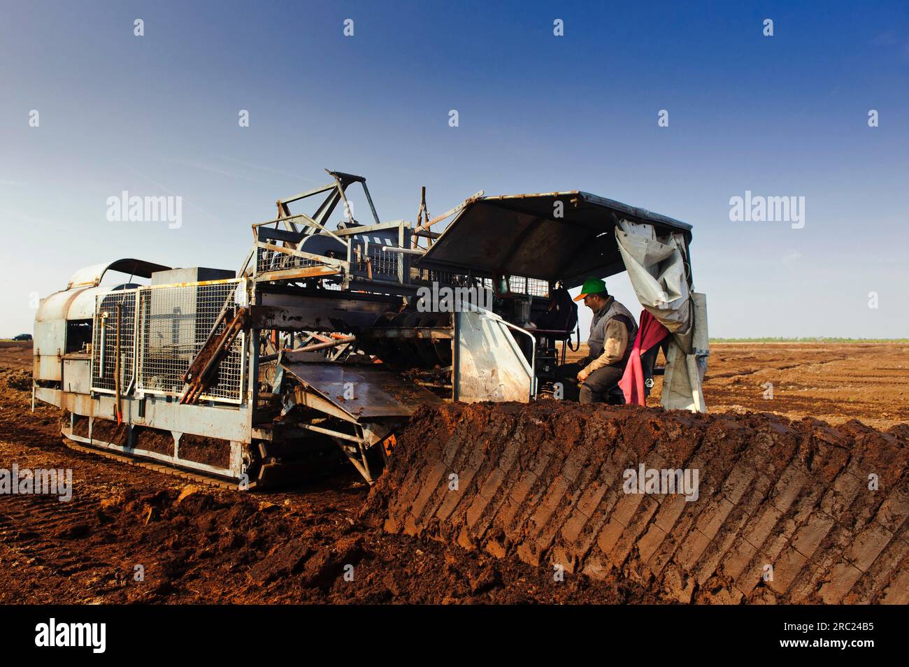 Industrial peat cutting, stinging, soding, peat is cut, Goldenstedter ...