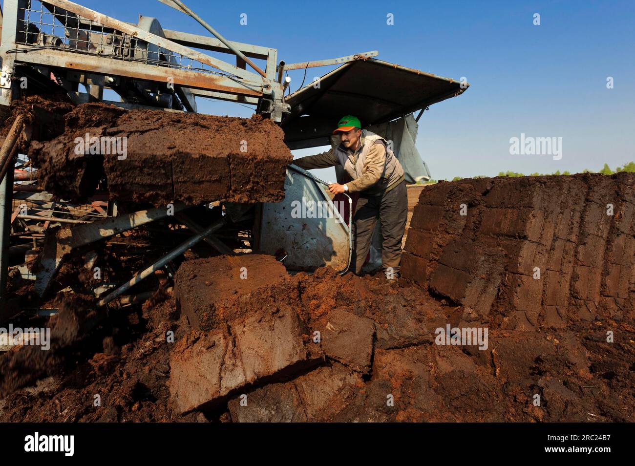 Industrial peat cutting, stinging, soding, peat is cut, Goldenstedter ...