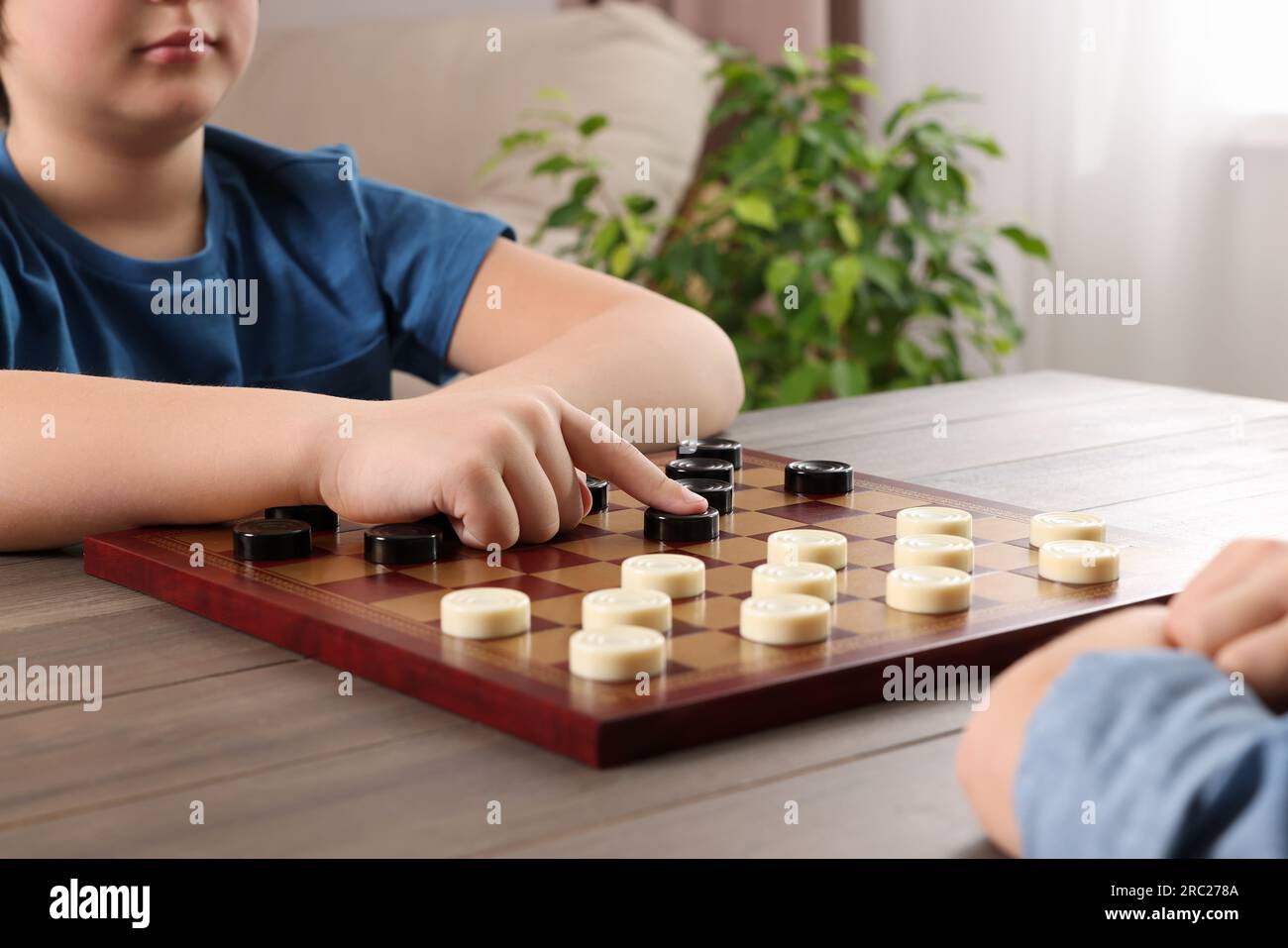 Girl learning checkers hi-res stock photography and images - Alamy