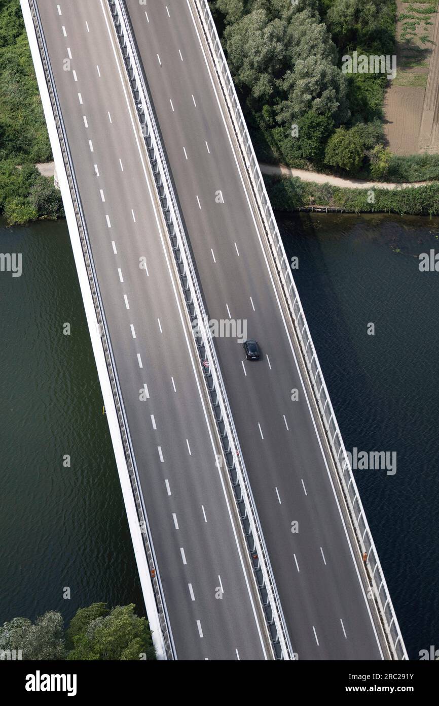 Eliot bridge hi-res stock photography and images - Alamy