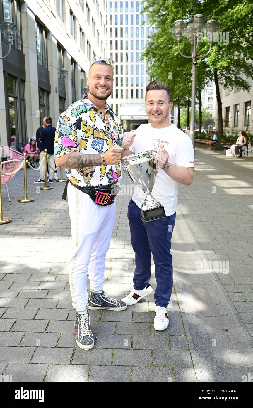 Eric Sindermann und Daniel Roth beim Mates Date Influencer Event auf ...