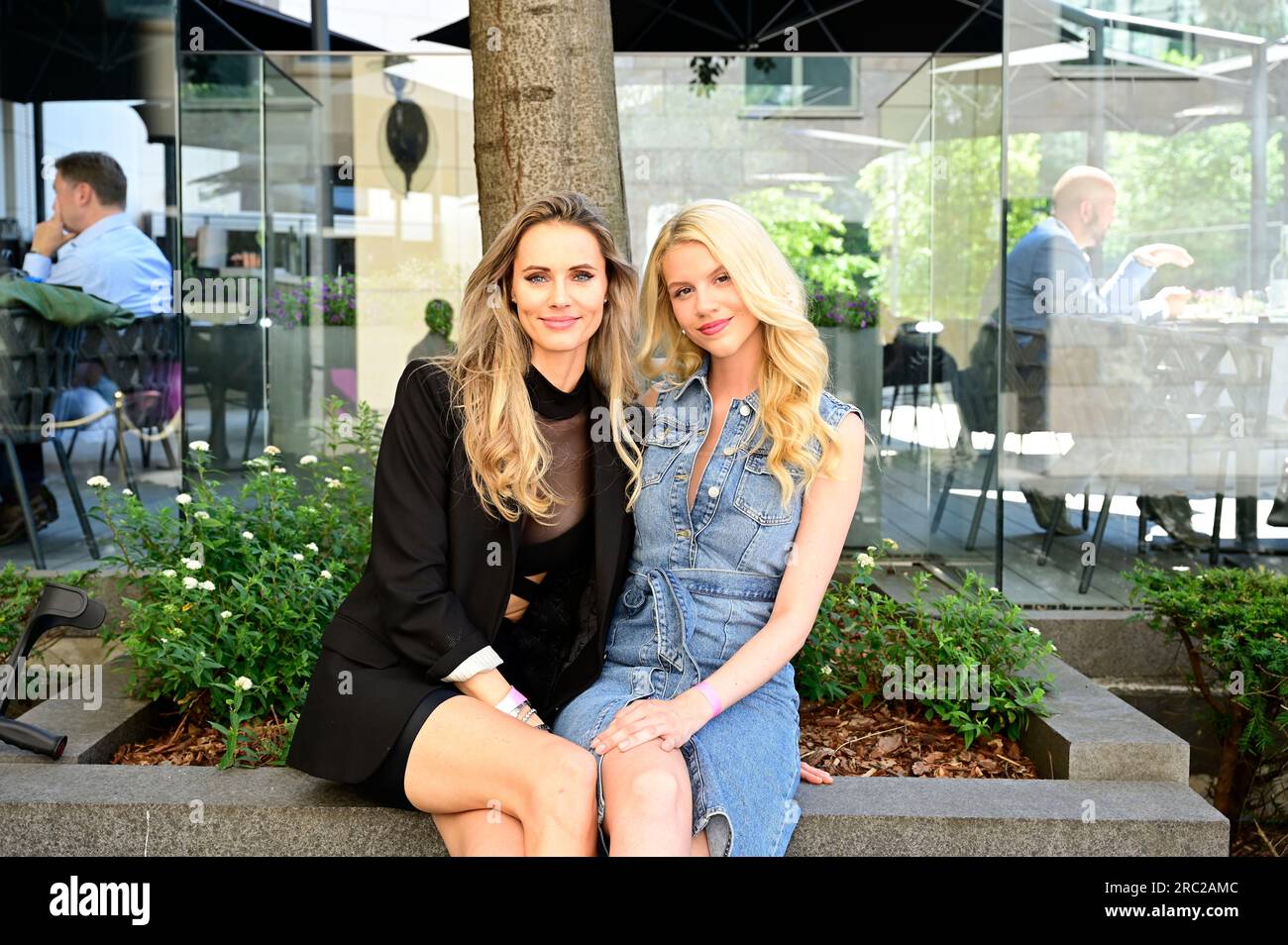 Jenice Franziska Czurratis und Pia Sophie Remmel beim Mates Date ...