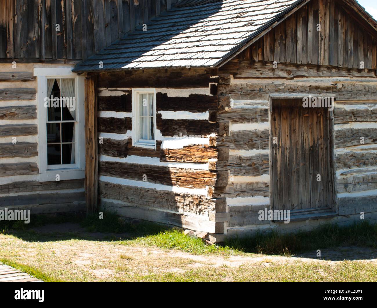 Rustic log cabin on the farm Stock Photo - Alamy