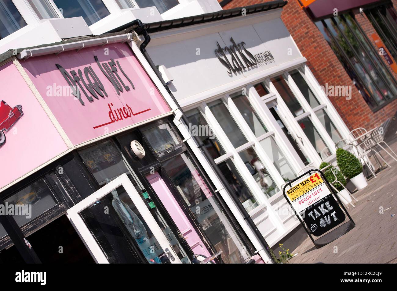 Shops and cafe on Chillingham Road, Heaton Stock Photo - Alamy