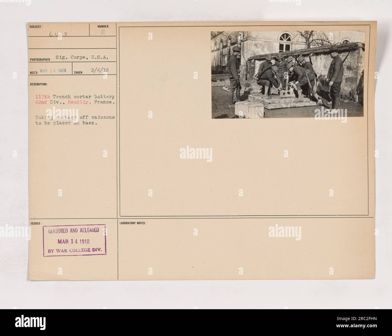 Soldiers from the 117th Trench Mortar Battery of the 42nd Division in ...