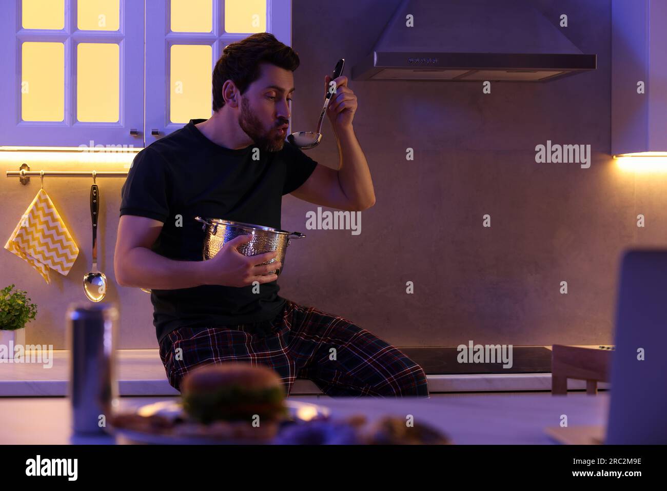 Man stress hungry kitchen hi-res stock photography and images - Alamy