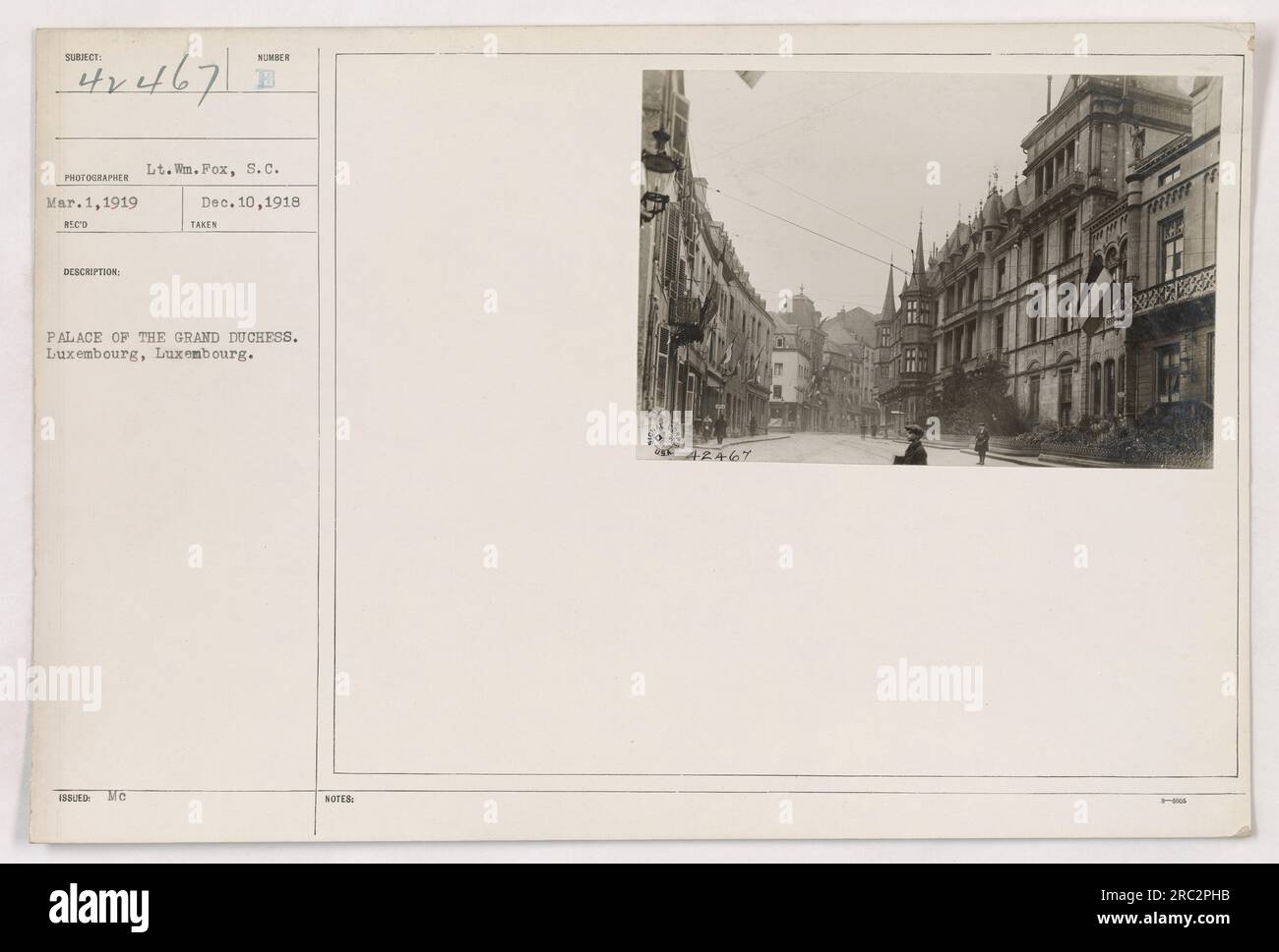 American soldiers stationed at the Palace of the Grand Duchess in ...
