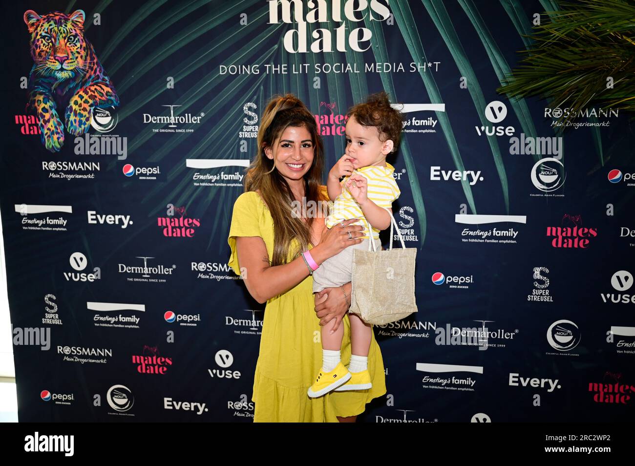 Evanthia „Eva“ Benetatou mit Sohn George beim Mates Date Influencer ...