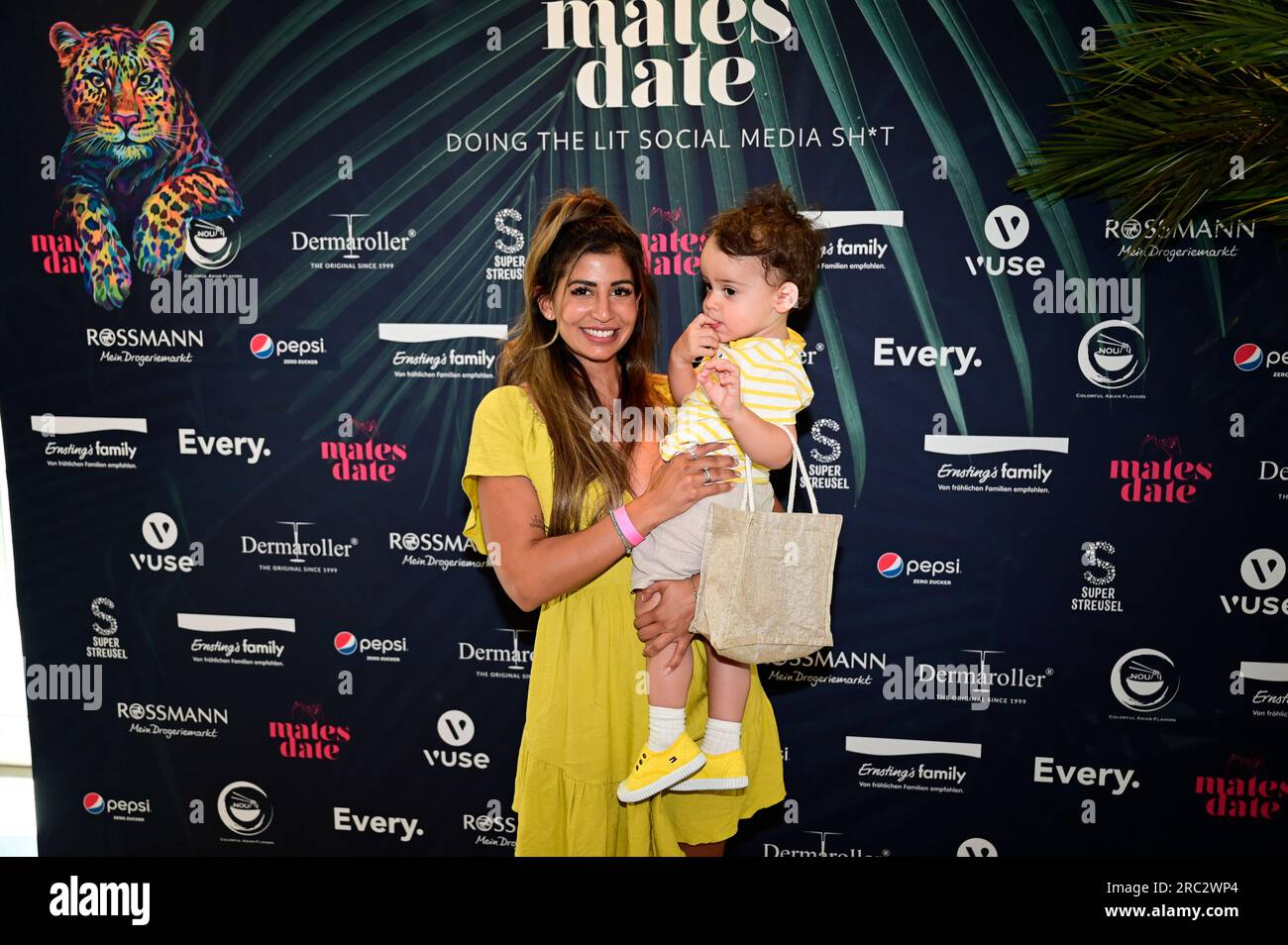 Evanthia „Eva“ Benetatou mit Sohn George beim Mates Date Influencer ...