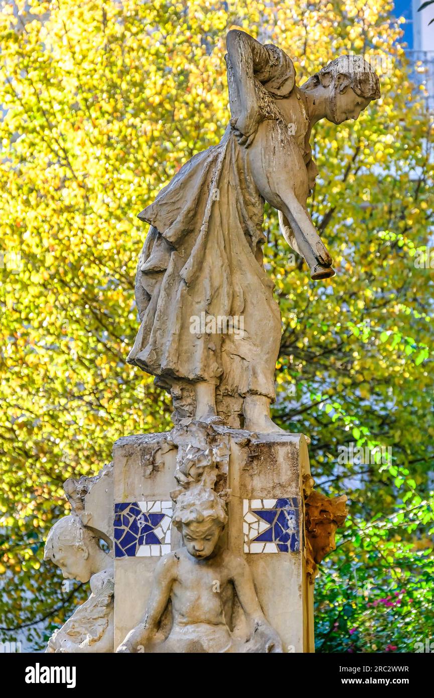 Fountain statue public square feature hi-res stock photography and ...