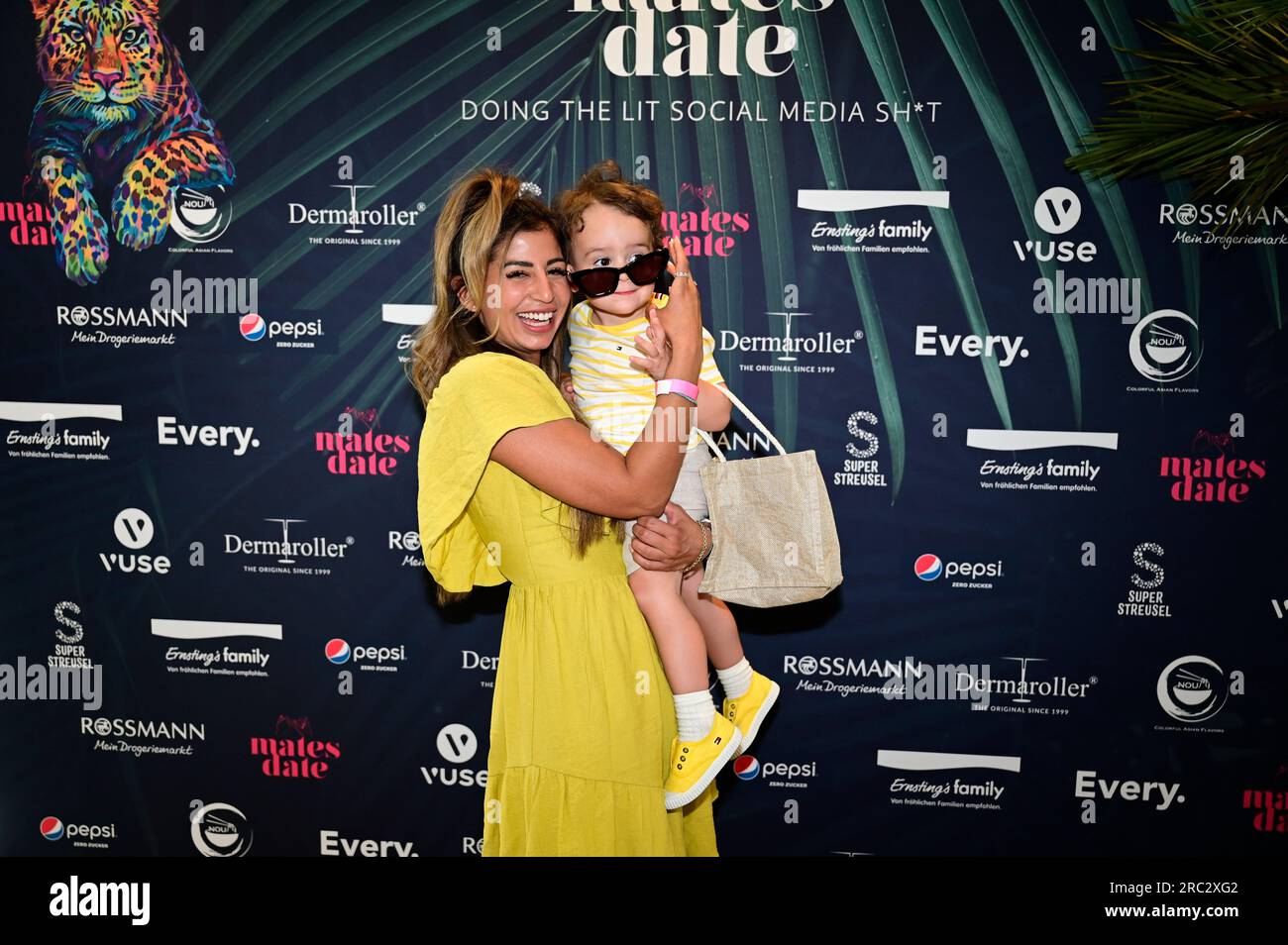 Evanthia „Eva“ Benetatou mit Sohn George beim Mates Date Influencer ...