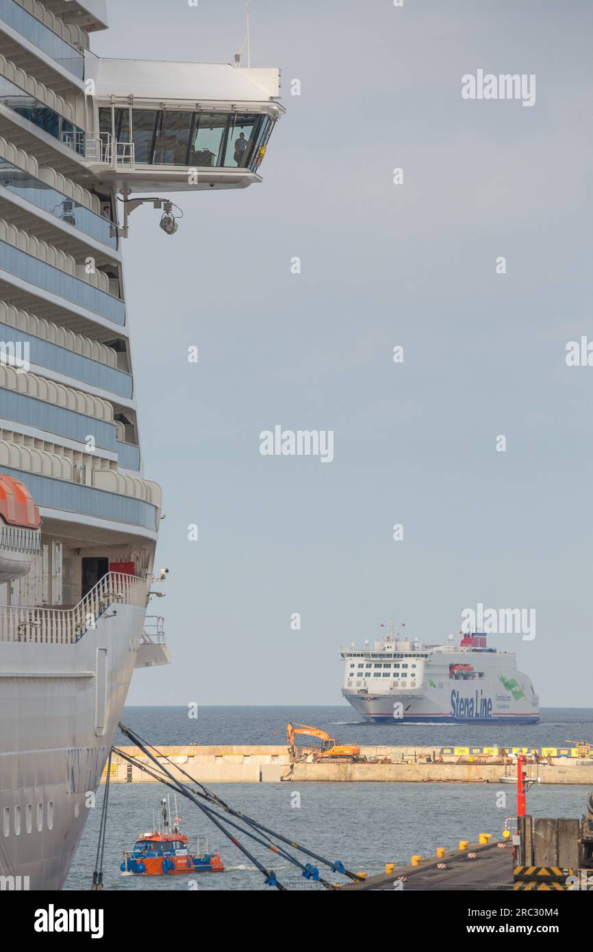 Sky princess cruise ship bridge hi-res stock photography and images - Alamy