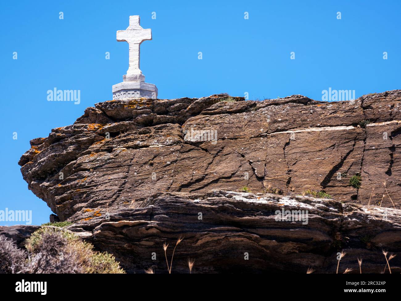 Cross on rocks hi-res stock photography and images - Alamy