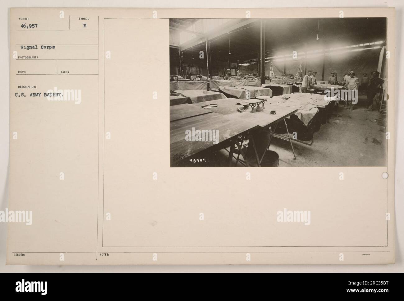 Soldiers working in the U.S. Army bakery during World War One. The ...