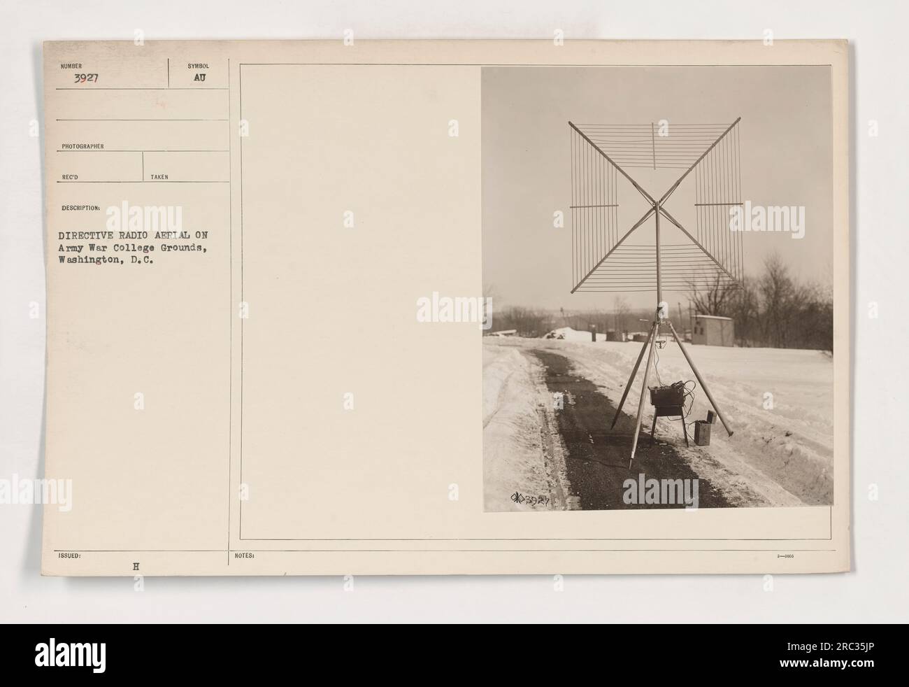 Radio antenna military army base hi-res stock photography and images ...