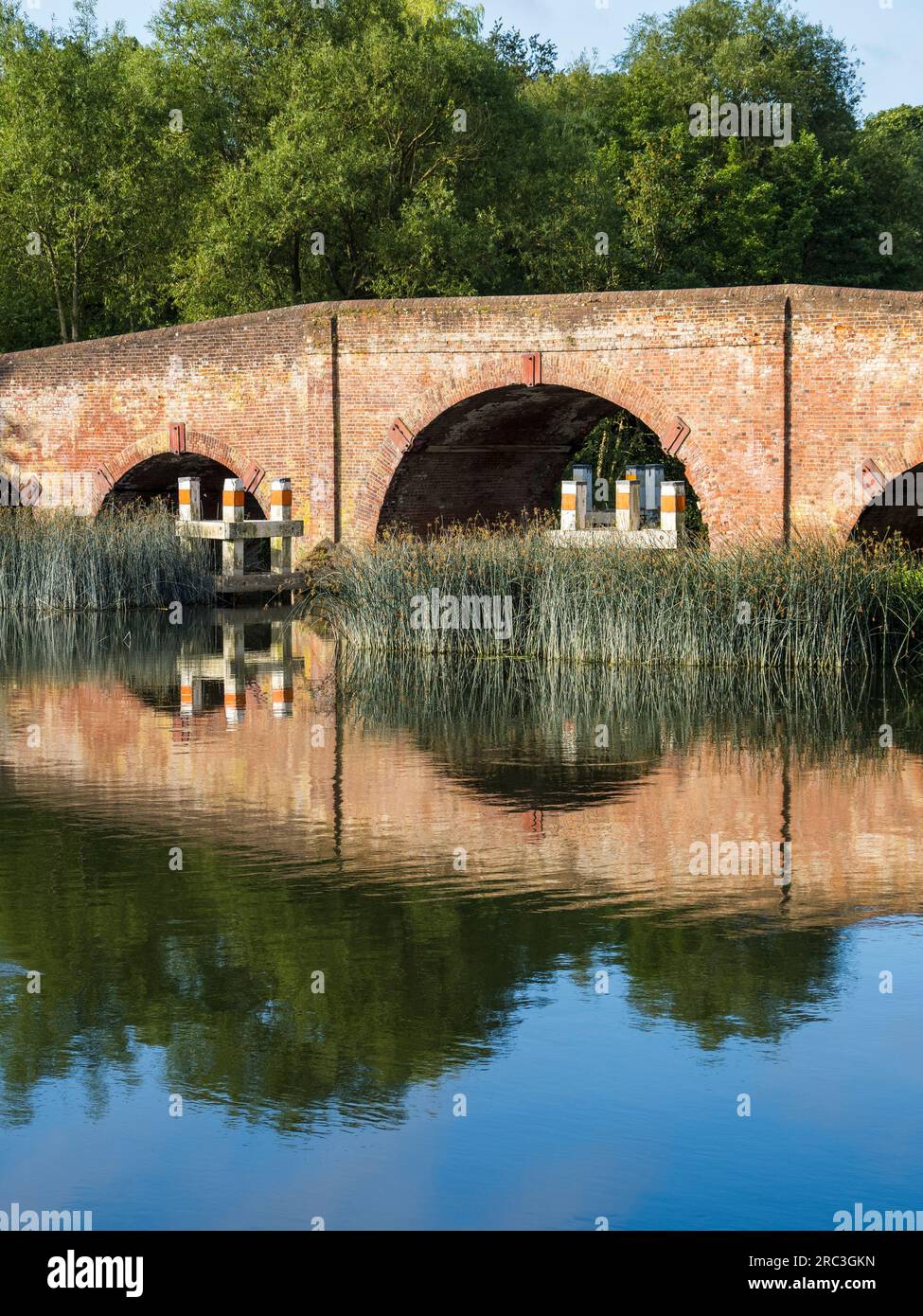 Sonning Bridge and Landscape, River Thames, Berkshire, England, UK, GB ...