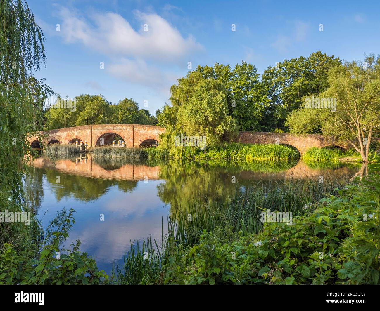 Sonning Bridge and Landscape, River Thames, Berkshire, England, UK, GB ...