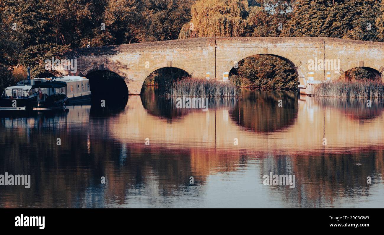 Sonning Bridge and Landscape, River Thames, Berkshire, England, UK, GB ...