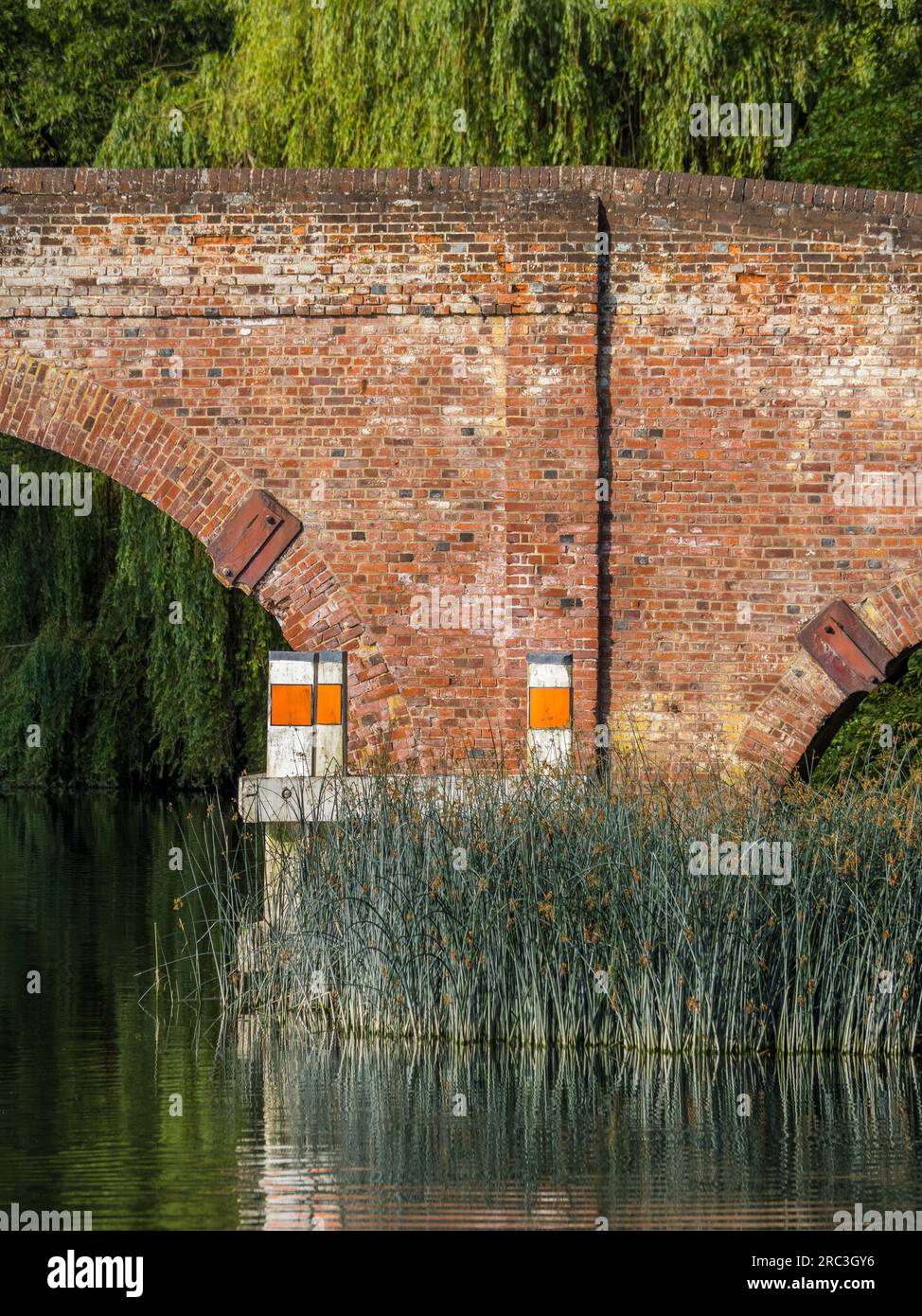 Sonning Bridge and Landscape, River Thames, Berkshire, England, UK, GB ...