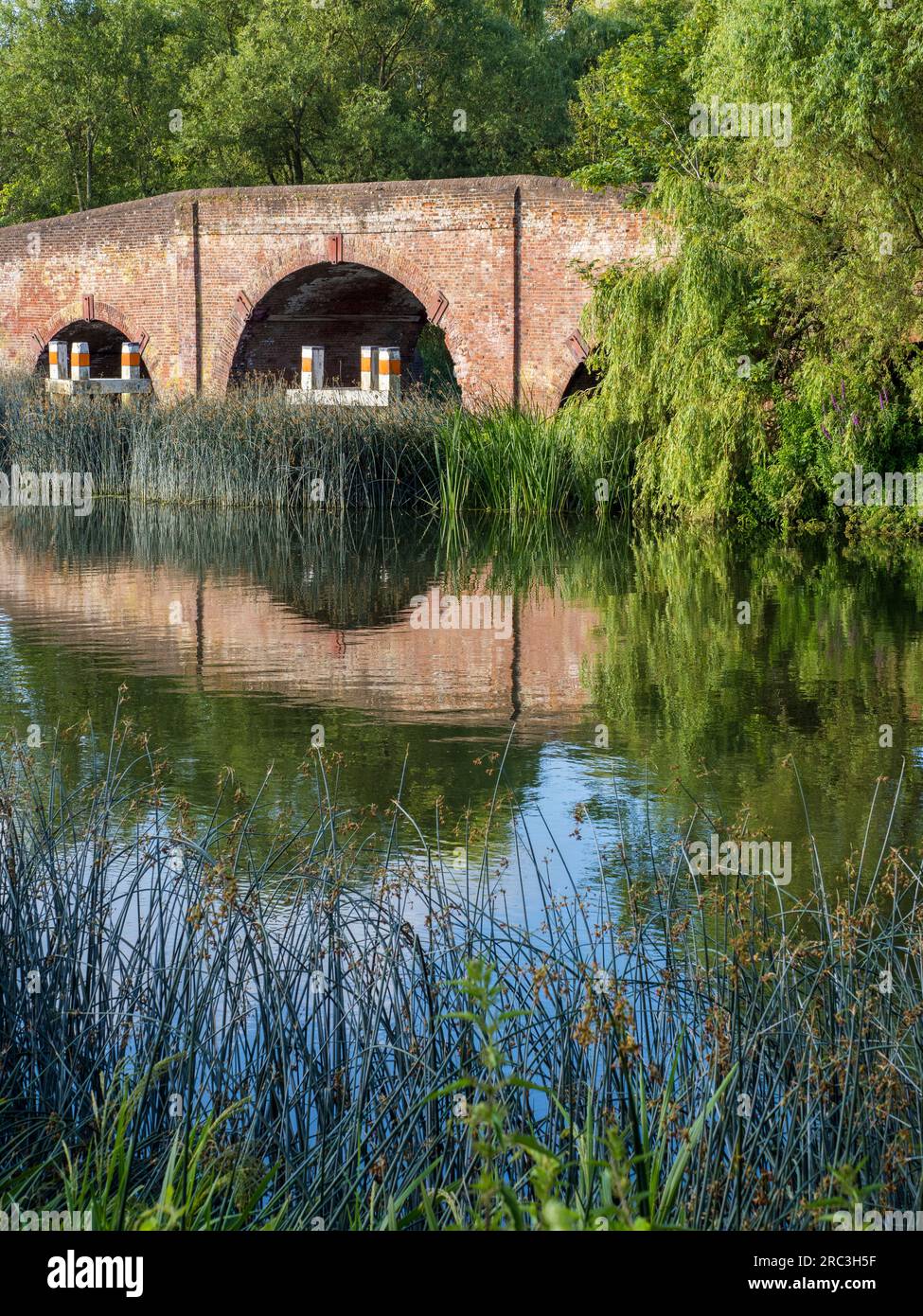 Sonning Bridge and Landscape, River Thames, Berkshire, England, UK, GB ...