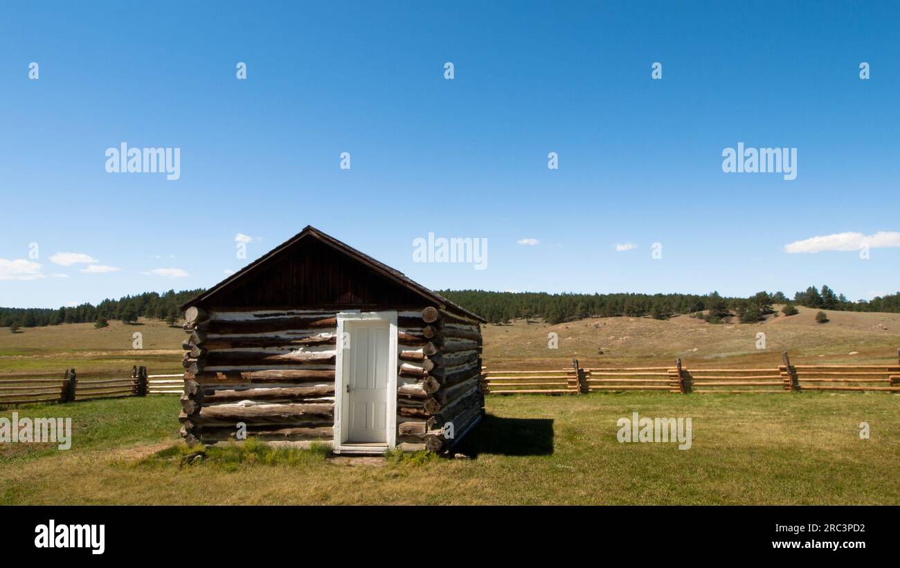 Rustic log cabin on the farm Stock Photo - Alamy