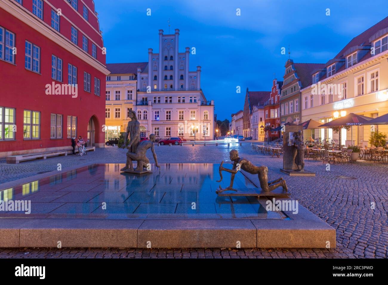 Fish market square hi-res stock photography and images - Alamy