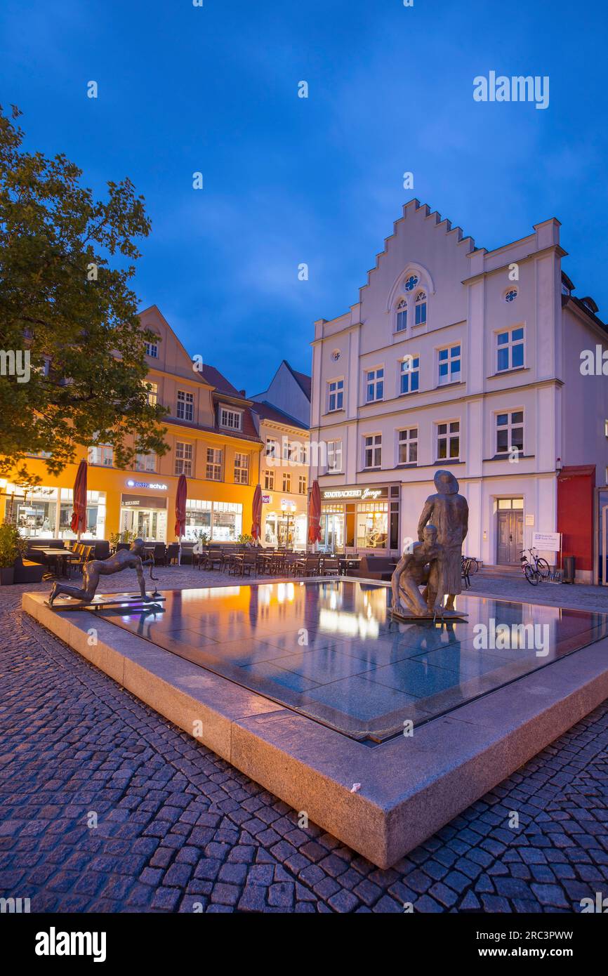 Fish market square hi-res stock photography and images - Alamy