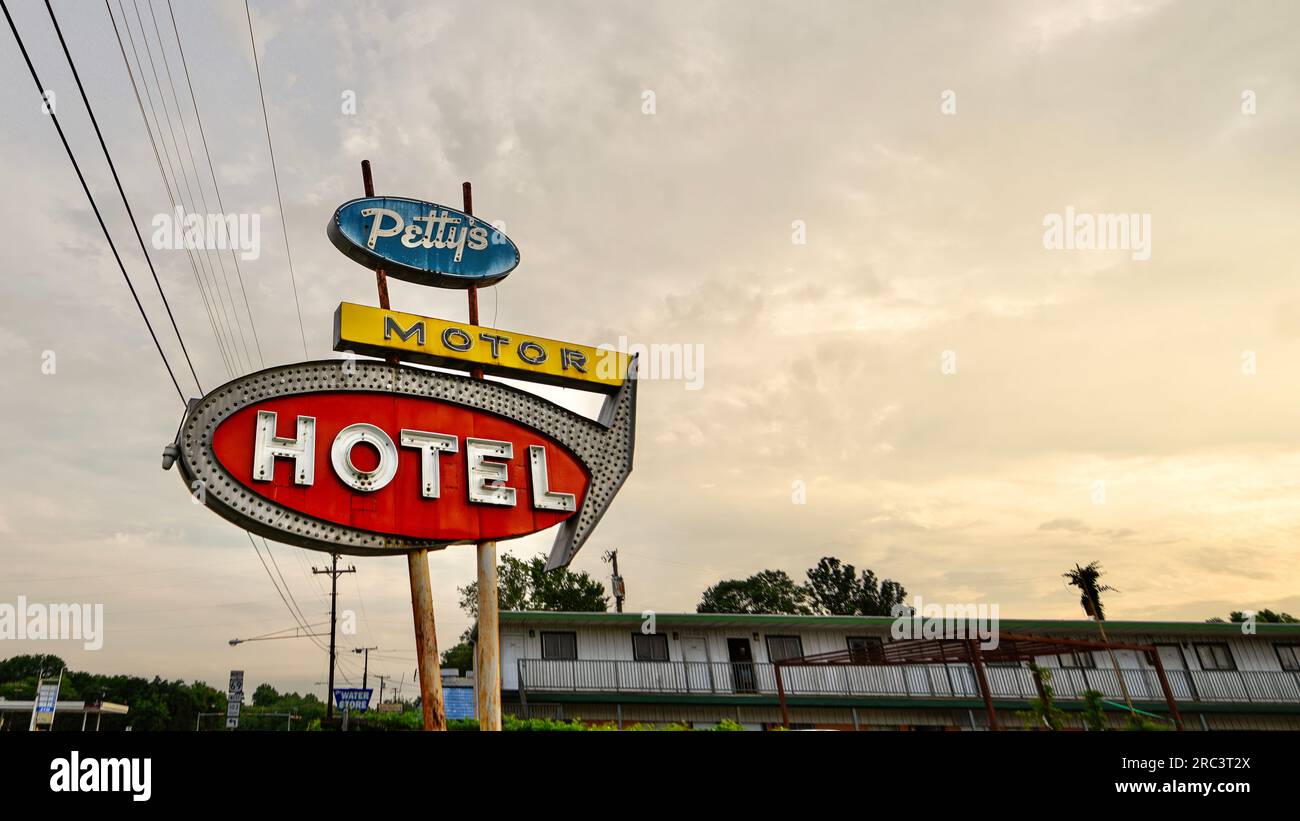 Motor motel hi-res stock photography and images - Alamy