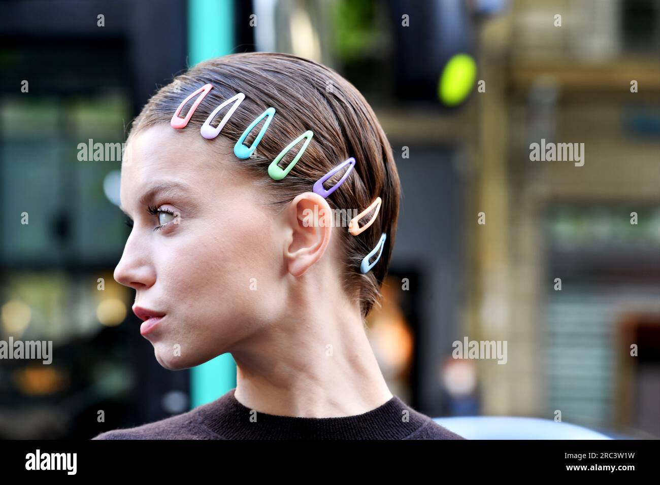 Guest with multiple colorful hair clips - Street Style outside PATOU ...