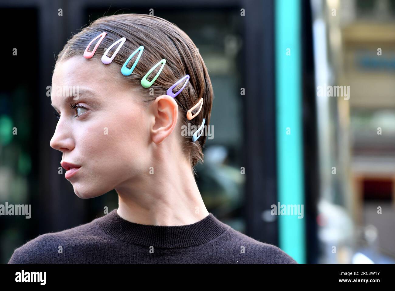 Guest with multiple colorful hair clips - Street Style outside PATOU ...