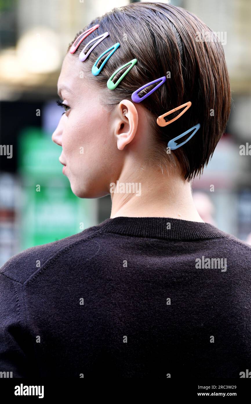 Guest with multiple colorful hair clips - Street Style outside PATOU ...