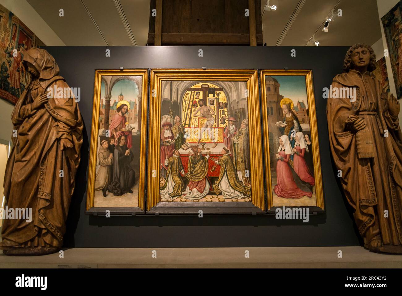 Painted medieval 3-piece altar, Cluny Museum - National Museum of the ...