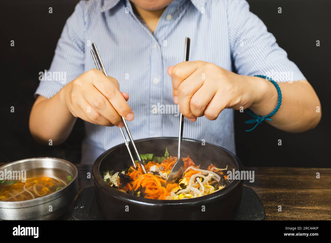 When you eat bibimbap, mix it well first. Then it's normal to start ...