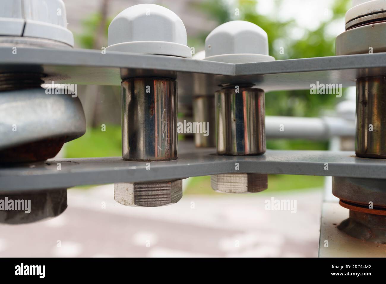 It is a hinge composed of iron plates and couplers like a chain to ...