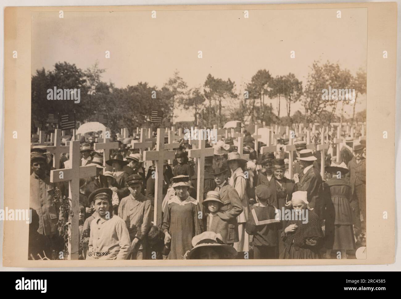 Soldiers of the American Expeditionary Forces engaged in combat ...