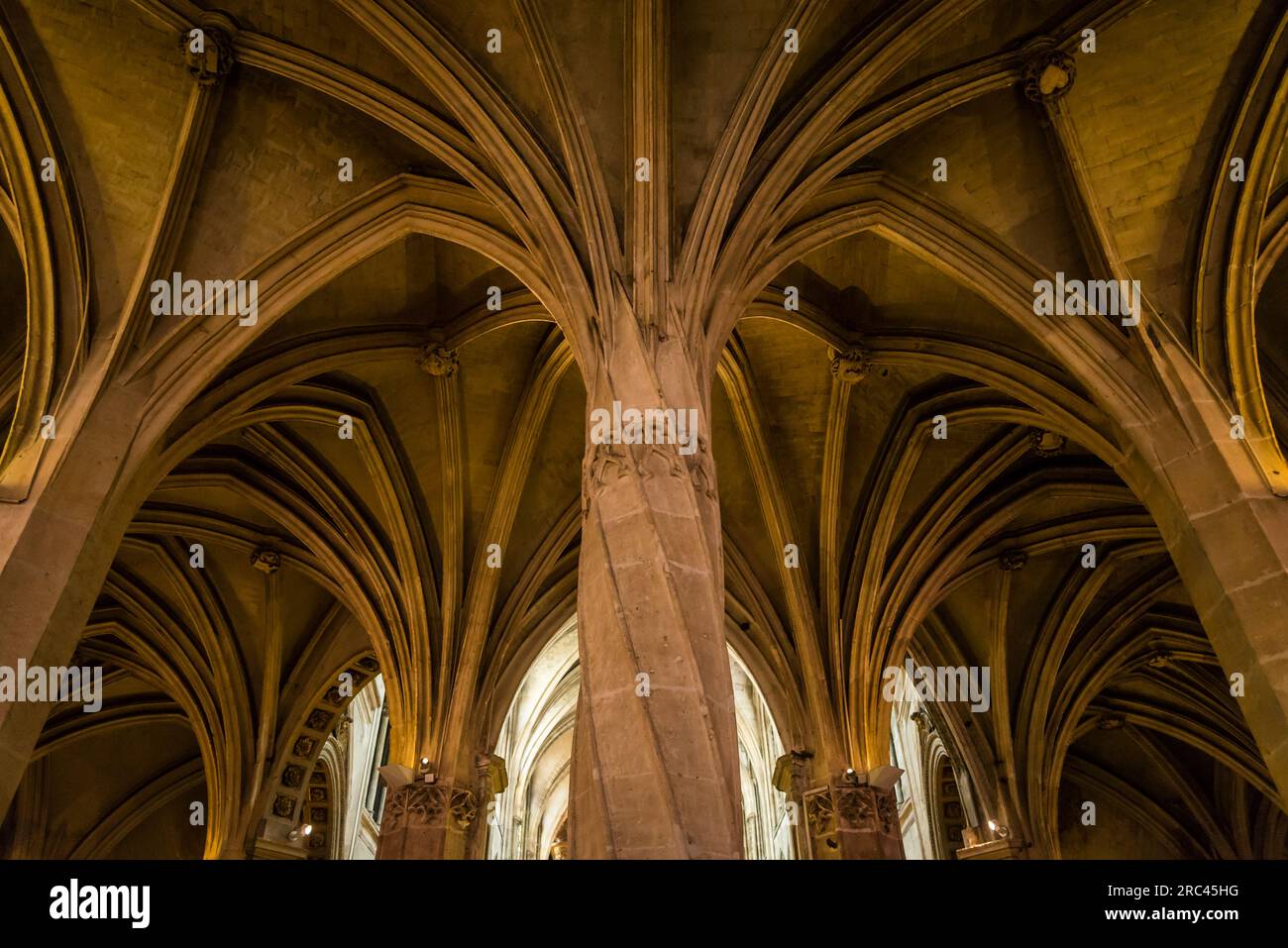 European style column capital hi-res stock photography and images - Alamy
