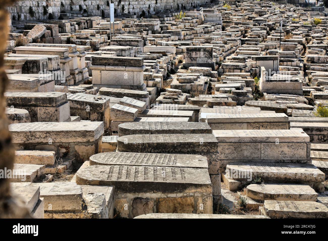 JERUSALEM, ISRAEL - OCTOBER 29, 2022: Mount of Olives Jewish Cemetery ...