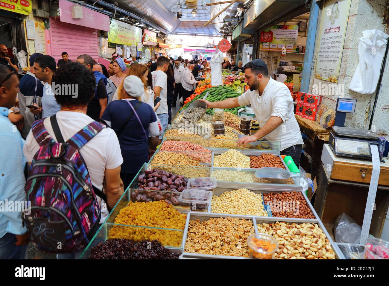 JERUSALEM, ISRAEL - OCTOBER 28, 2022: People visit Mahane Yehuda Market ...