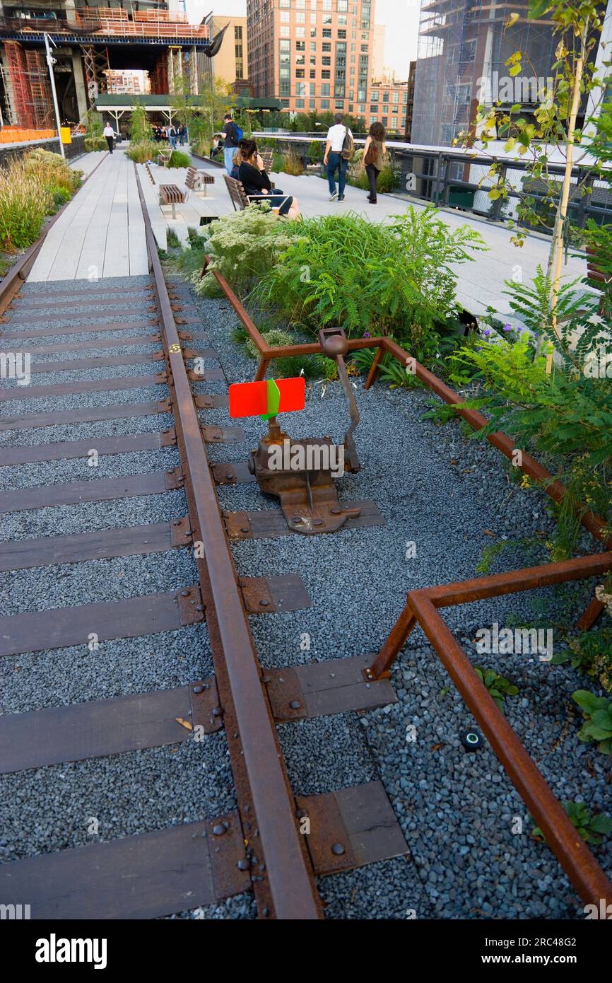 USA, New York, Manhattan, people walking among plants and old rails on ...