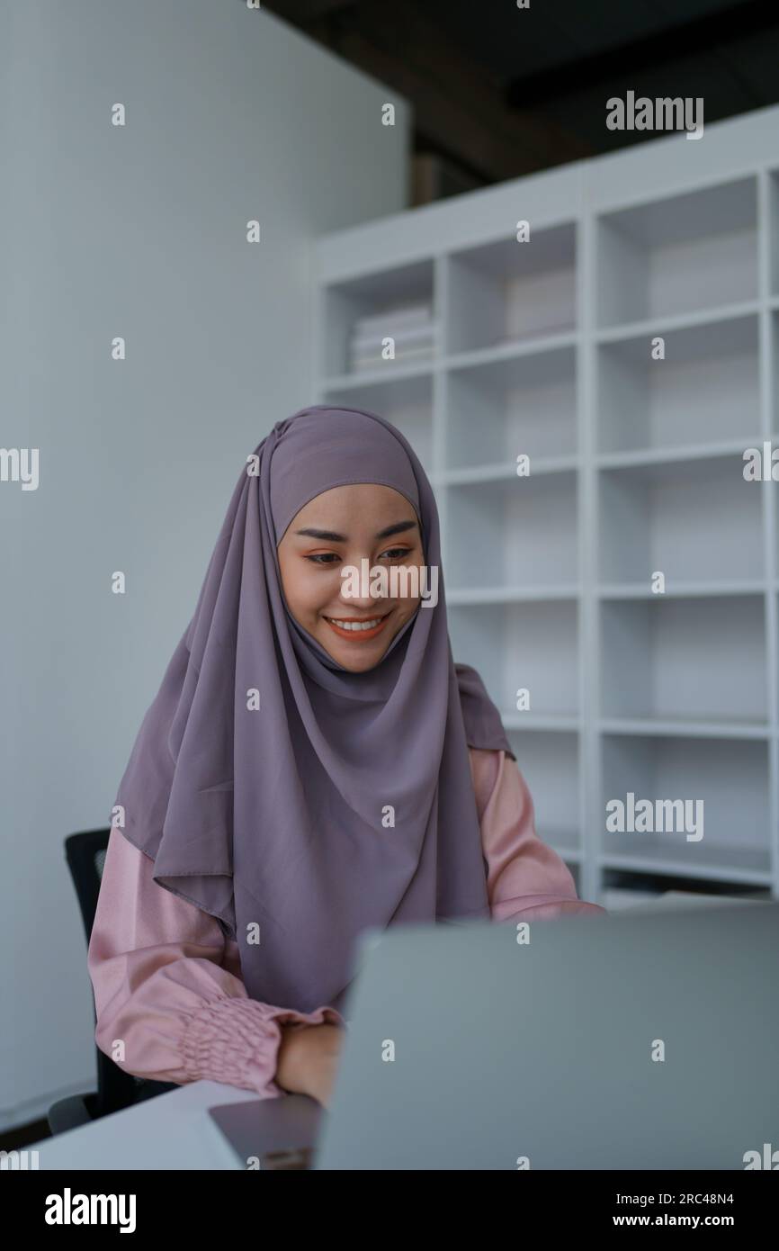 Muslim lawyer office hi-res stock photography and images - Alamy