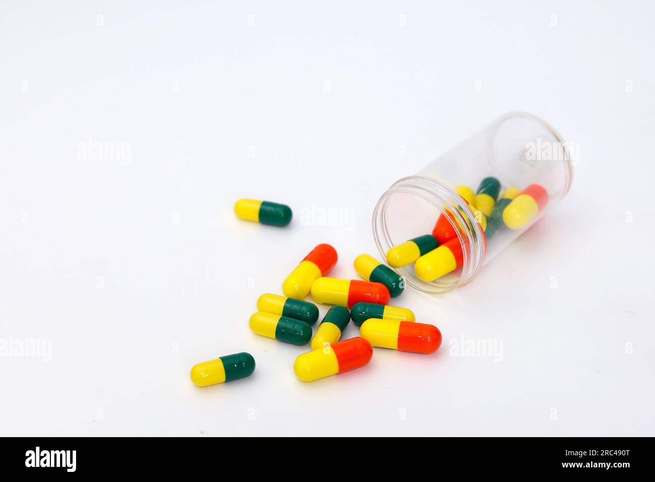 Medicine capsule on white background. Scattered capsules medicine Stock ...