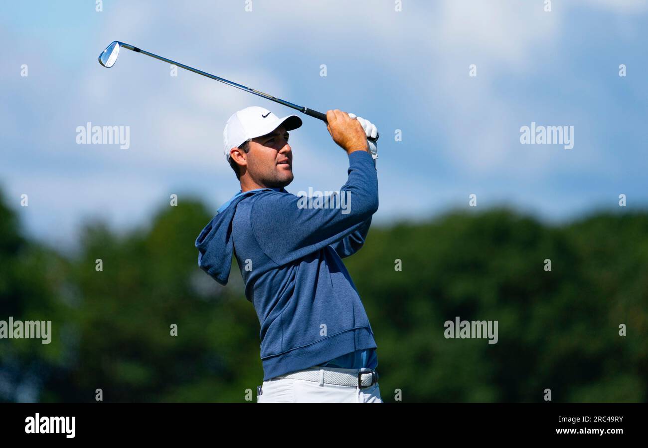 North Berwick, East Lothian, Scotland, UK. 12th July 2023. Scottie Scheffler plays approach to ...