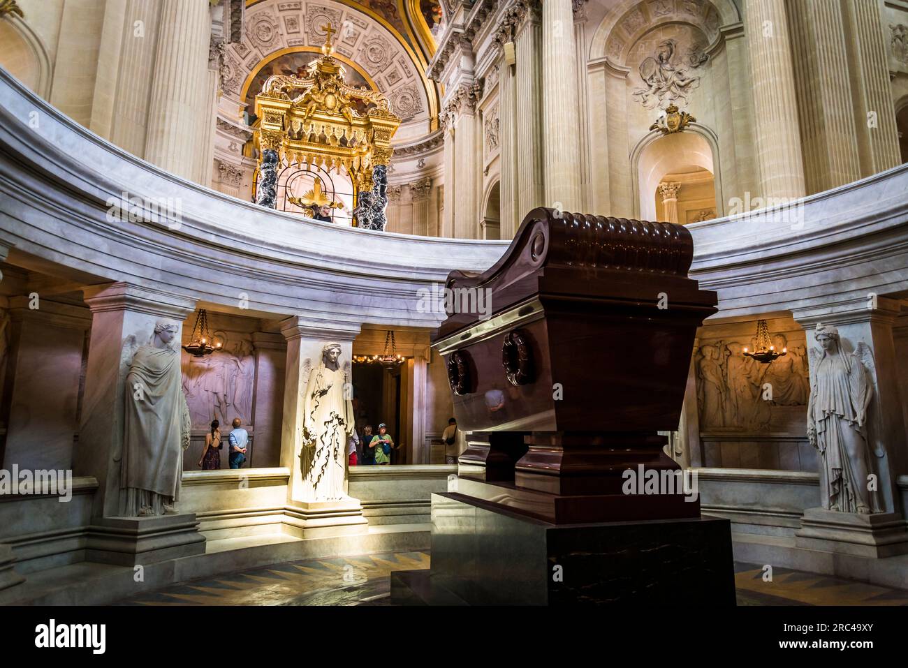 Sarcophagus of Napoleon in the open crypt, Dôme des Invalides - Tomb of ...