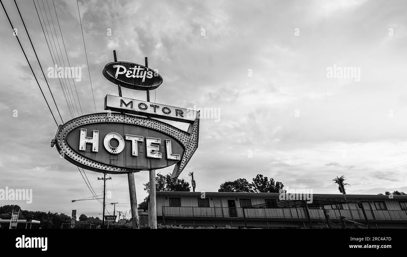 Motor motel hi-res stock photography and images - Alamy