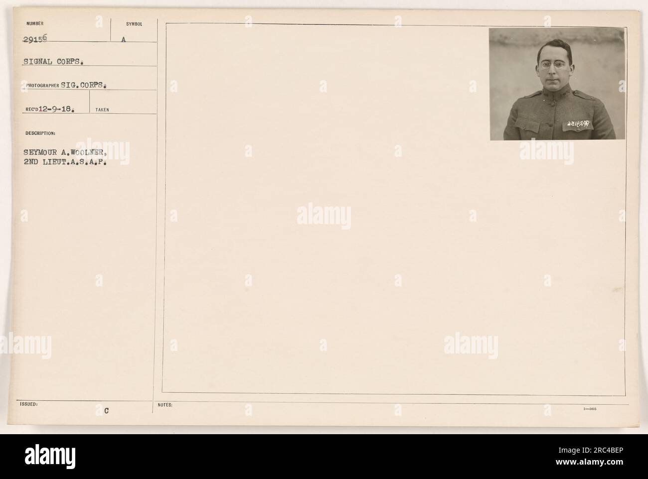 American soldiers operating a signaling device during World War One ...